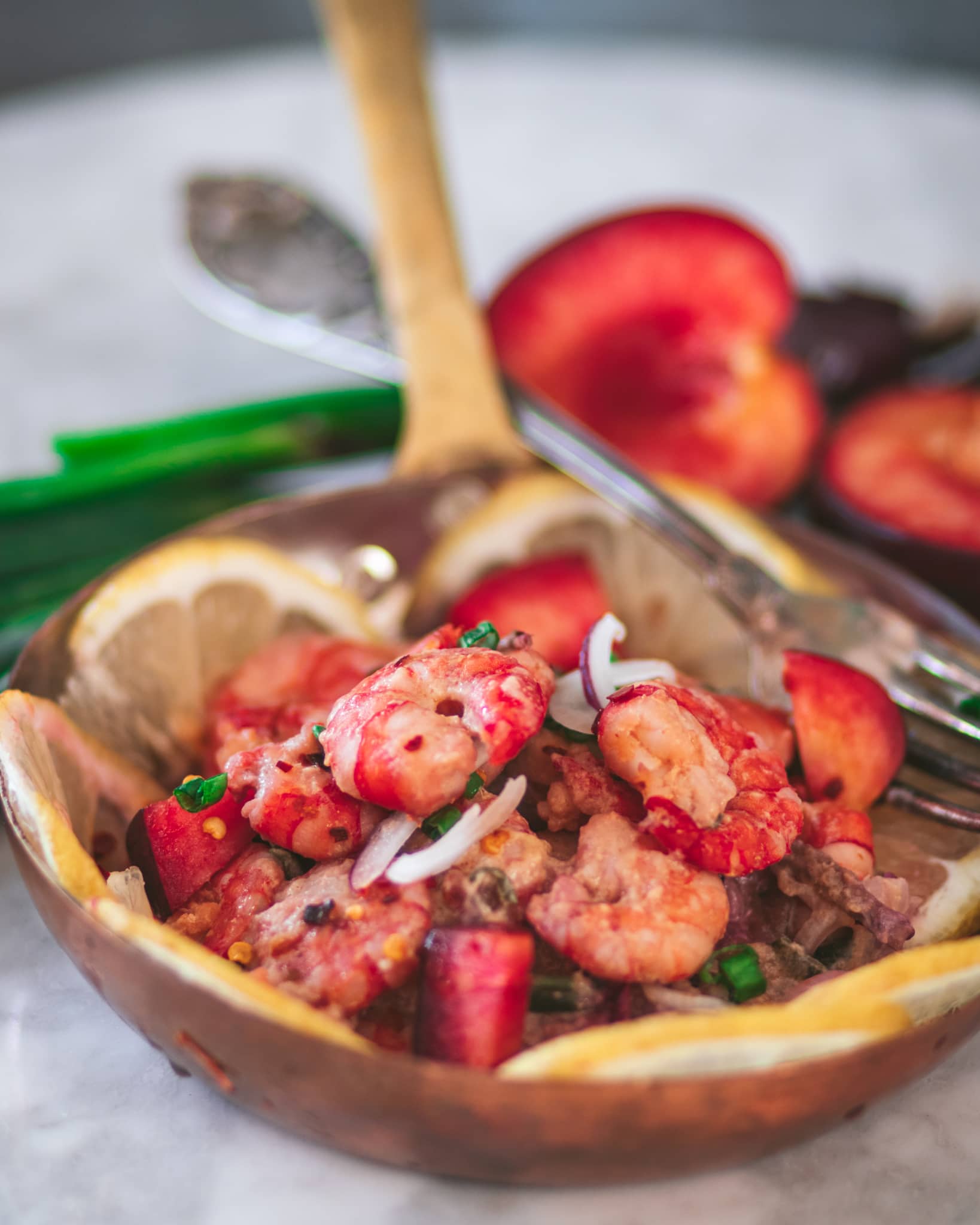 Sauté de crevettes aux prunes - Anna's Eats